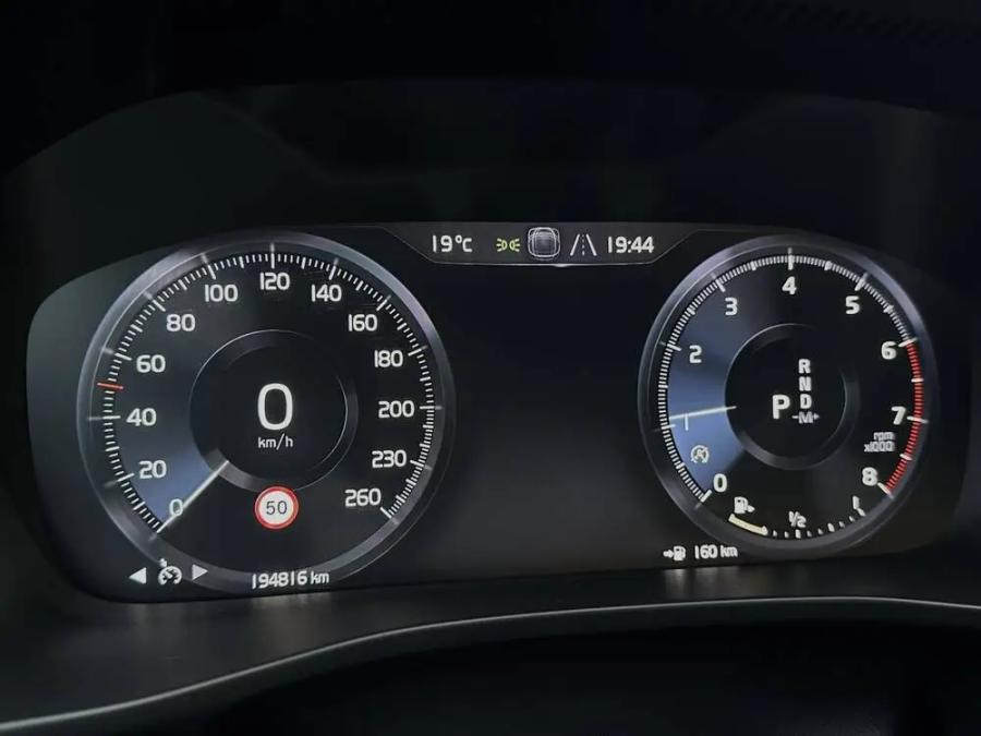 Zils Volvo XC40 2021 Jelgava, ar dzinēja tilpumu 1.50 L un nobraukumu 190 tūkst. km par 21500 €, foto 18 vietnē AUTOMOTO.COM.LV