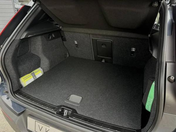 Zils Volvo XC40 2021 Jelgava, ar dzinēja tilpumu 1.50 L un nobraukumu 170 tūkst. km par 22500 €, foto 10 vietnē AUTOMOTO.COM.LV