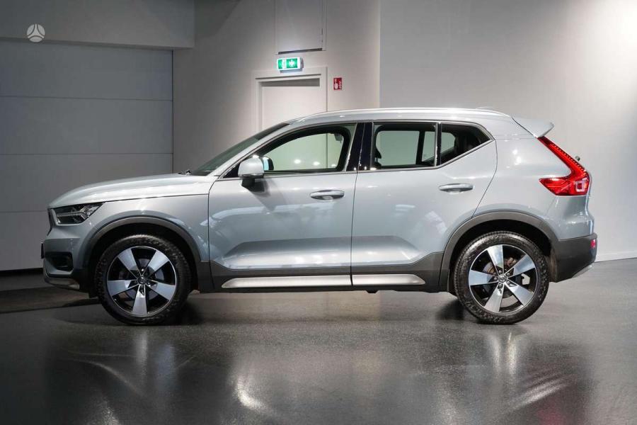 Blue Volvo XC40 2021 in Vilnius, with an engine capacity of 1.97 L and mileage of 140 thousand km for 24900 €, photo 3 on AUTOMOTO.COM.LV