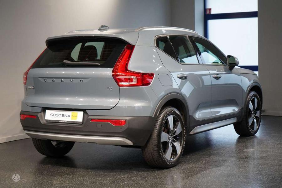 Blue Volvo XC40 2021 in Vilnius, with an engine capacity of 1.97 L and mileage of 140 thousand km for 24900 €, photo 4 on AUTOMOTO.COM.LV