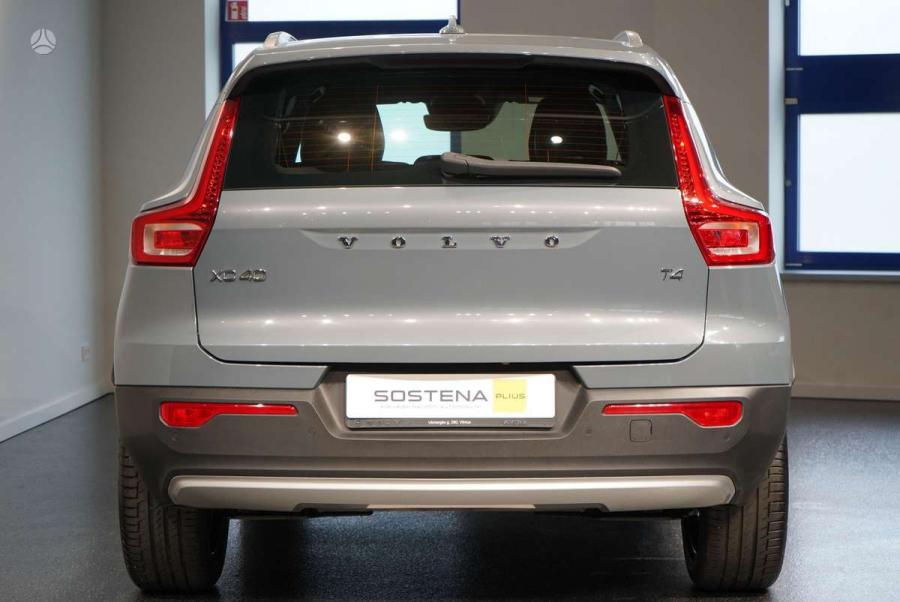Blue Volvo XC40 2021 in Vilnius, with an engine capacity of 1.97 L and mileage of 140 thousand km for 24900 €, photo 7 on AUTOMOTO.COM.LV