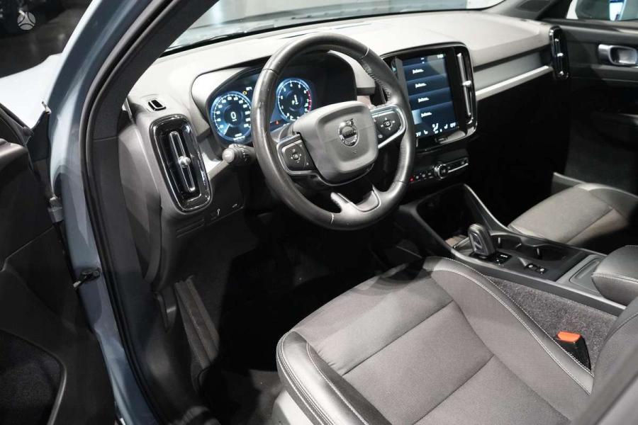 Blue Volvo XC40 2021 in Vilnius, with an engine capacity of 1.97 L and mileage of 140 thousand km for 24900 €, photo 9 on AUTOMOTO.COM.LV