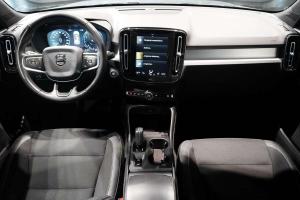 Blue Volvo XC40 2021 in Vilnius, with an engine capacity of 1.97 L and mileage of 140 thousand km for 24900 €, photo 10 on AUTOMOTO.COM.LV