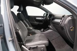 Blue Volvo XC40 2021 in Vilnius, with an engine capacity of 1.97 L and mileage of 140 thousand km for 24900 €, photo 11 on AUTOMOTO.COM.LV