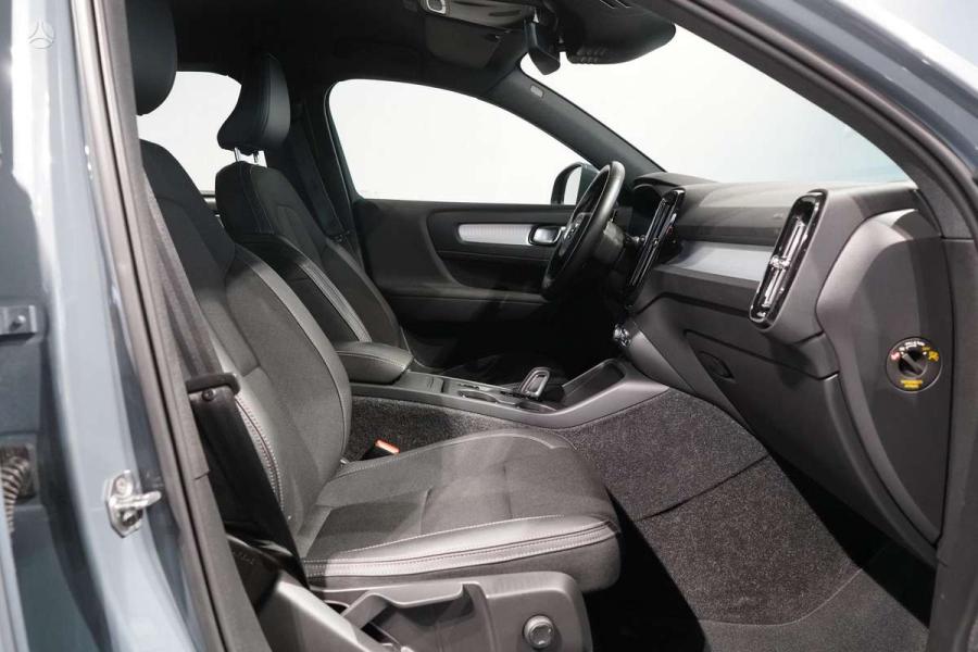 Blue Volvo XC40 2021 in Vilnius, with an engine capacity of 1.97 L and mileage of 140 thousand km for 24900 €, photo 11 on AUTOMOTO.COM.LV