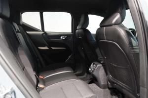 Blue Volvo XC40 2021 in Vilnius, with an engine capacity of 1.97 L and mileage of 140 thousand km for 24900 €, photo 13 on AUTOMOTO.COM.LV