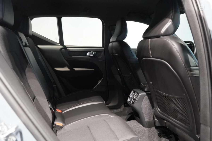 Blue Volvo XC40 2021 in Vilnius, with an engine capacity of 1.97 L and mileage of 140 thousand km for 24900 €, photo 13 on AUTOMOTO.COM.LV
