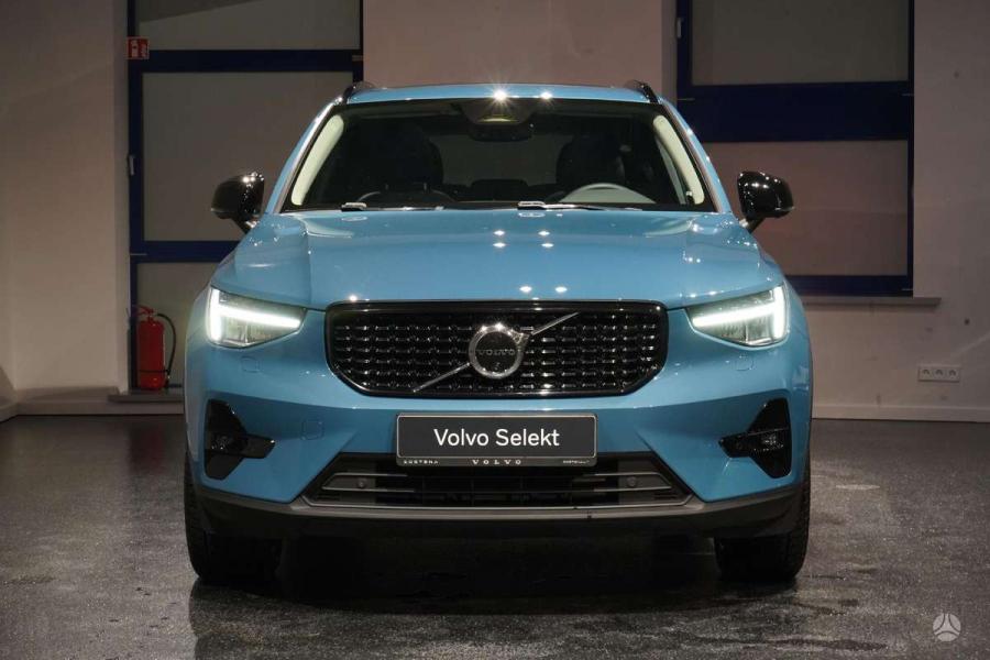 Zils Volvo XC40 2022 Viļņa, ar dzinēja tilpumu 1.97 L un nobraukumu 53 tūkst. km par 33900 €, foto 4 vietnē AUTOMOTO.COM.LV