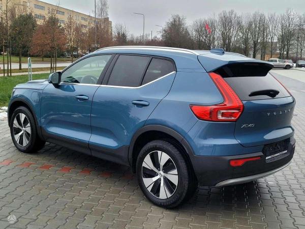 Blue Volvo XC40 2022 in Siauliai, with an engine capacity of 1.48 L and mileage of 101 thousand km for 27950 €, photo 4 on AUTOMOTO.COM.LV