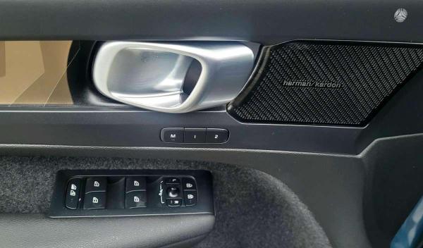 Blue Volvo XC40 2022 in Siauliai, with an engine capacity of 1.48 L and mileage of 101 thousand km for 27950 €, photo 11 on AUTOMOTO.COM.LV