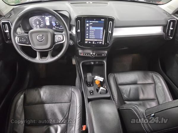 Zils Volvo XC40 2022 Tallina, ar dzinēja tilpumu 1.50 L un nobraukumu 189 tūkst. km par 19990 €, foto 4 vietnē AUTOMOTO.COM.LV
