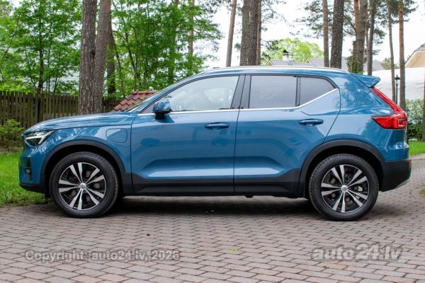Blue Volvo XC40 2022 in Tallinn, with an engine capacity of 1.50 L and mileage of 120 thousand km for 29990 €, photo 6 on AUTOMOTO.COM.LV