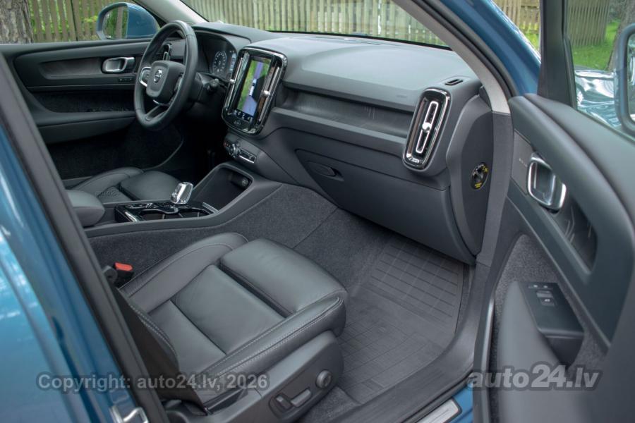Zils Volvo XC40 2022 Tallina, ar dzinēja tilpumu 1.50 L un nobraukumu 120 tūkst. km par 29990 €, foto 10 vietnē AUTOMOTO.COM.LV