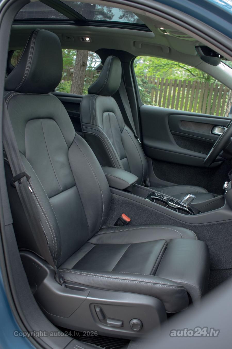 Zils Volvo XC40 2022 Tallina, ar dzinēja tilpumu 1.50 L un nobraukumu 120 tūkst. km par 29990 €, foto 12 vietnē AUTOMOTO.COM.LV