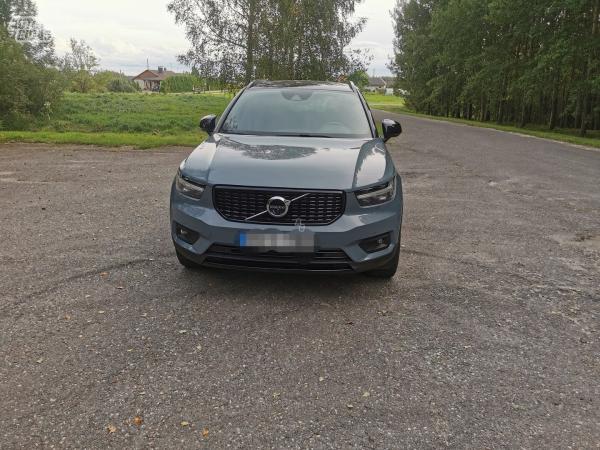 Blue Volvo XC40 2022 in Plunge, with an engine capacity of 2.00 L and mileage of 35 thousand km for 25750 €, photo 1 on AUTOMOTO.COM.LV