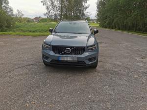 Zils Volvo XC40 2022 Plungė, ar dzinēja tilpumu 2.00 L un nobraukumu 35 tūkst. km par 25750 €, foto  vietnē AUTOMOTO.COM.LV