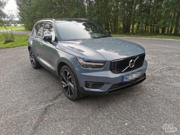 Blue Volvo XC40 2022 in Plunge, with an engine capacity of 2.00 L and mileage of 35 thousand km for 25750 €, photo 2 on AUTOMOTO.COM.LV