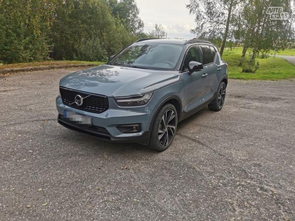 Blue Volvo XC40 2022 in Plunge, with an engine capacity of 2.00 L and mileage of 35 thousand km for 25750 €, photo 3 on AUTOMOTO.COM.LV