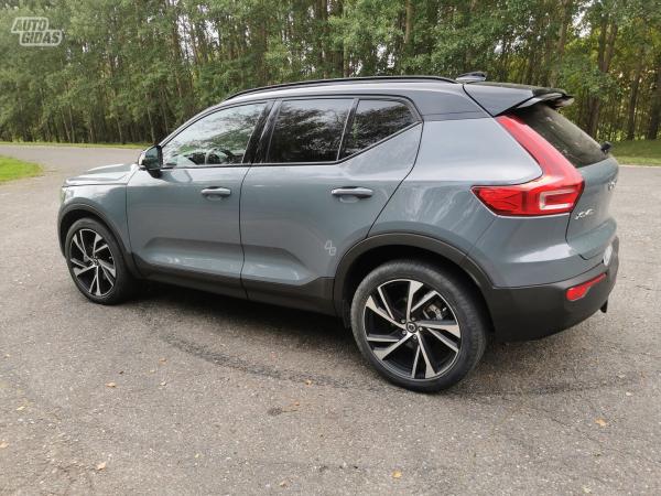 Blue Volvo XC40 2022 in Plunge, with an engine capacity of 2.00 L and mileage of 35 thousand km for 25750 €, photo 4 on AUTOMOTO.COM.LV