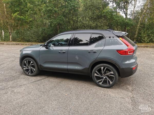 Blue Volvo XC40 2022 in Plunge, with an engine capacity of 2.00 L and mileage of 35 thousand km for 25750 €, photo 5 on AUTOMOTO.COM.LV