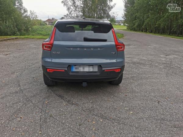 Blue Volvo XC40 2022 in Plunge, with an engine capacity of 2.00 L and mileage of 35 thousand km for 25750 €, photo 7 on AUTOMOTO.COM.LV