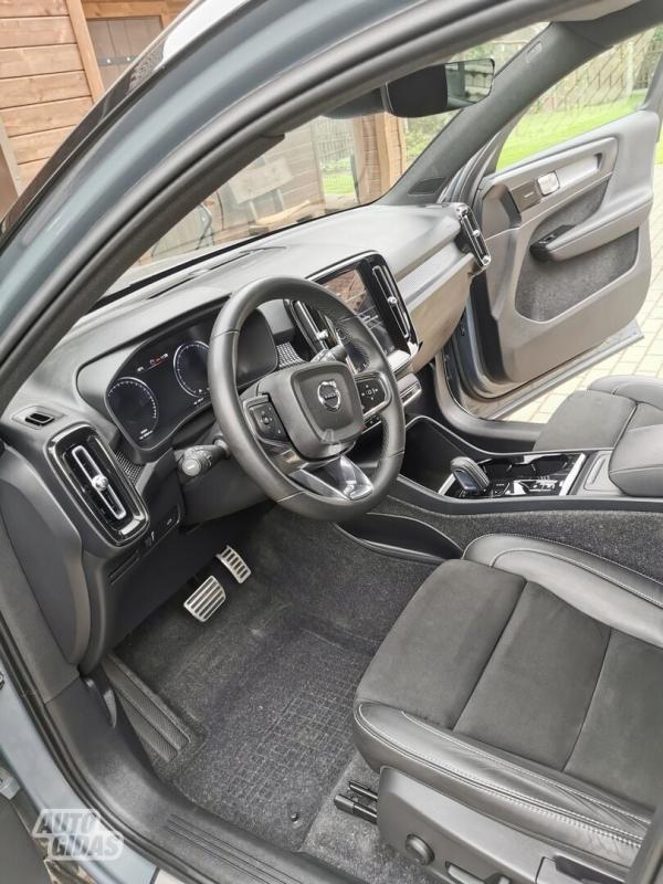 Blue Volvo XC40 2022 in Plunge, with an engine capacity of 2.00 L and mileage of 35 thousand km for 25750 €, photo 9 on AUTOMOTO.COM.LV