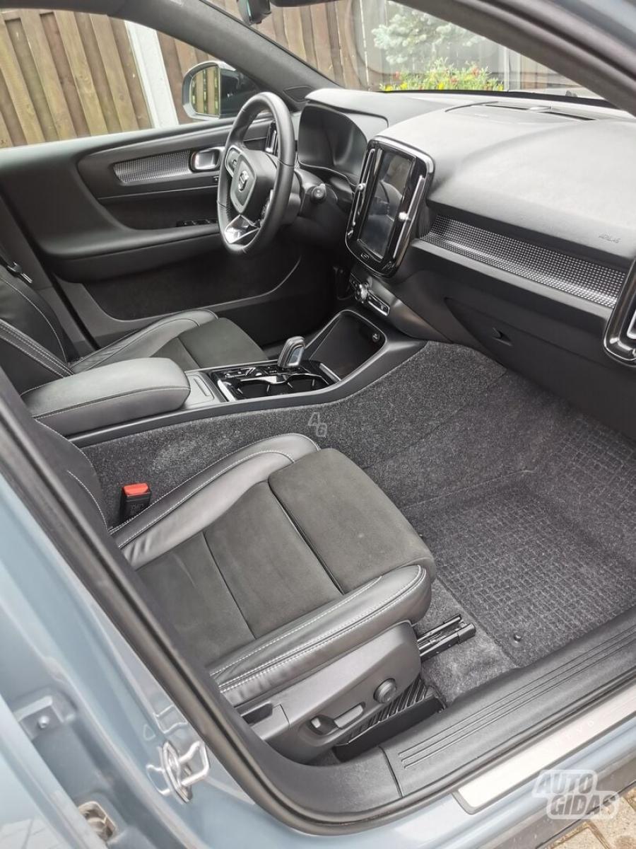 Синий Вольво XC40 2022 в Плунге, объемом двигателя 2.00 л и пробегом 35 тыс. км за 25750 €, фото 12 на AUTOMOTO.COM.LV