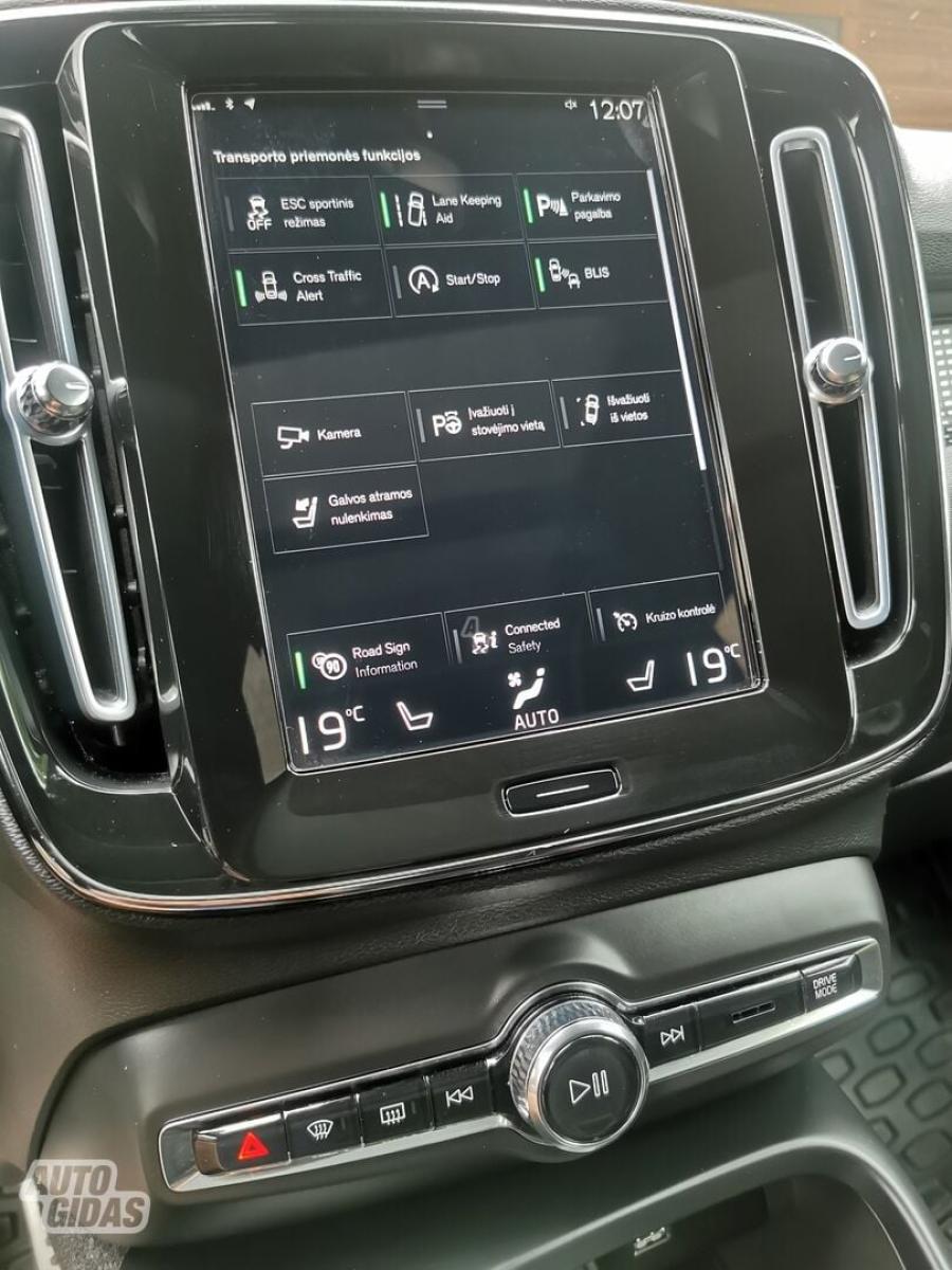 Синий Вольво XC40 2022 в Плунге, объемом двигателя 2.00 л и пробегом 35 тыс. км за 25750 €, фото 18 на AUTOMOTO.COM.LV