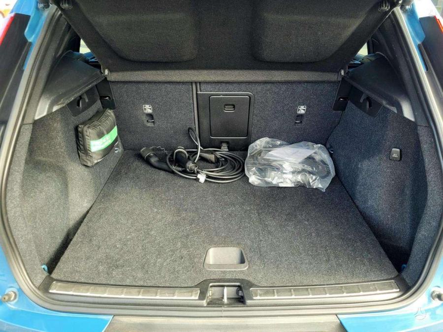 Blue Volvo XC40 2022 in Siauliai, with an engine capacity of 1.48 L and mileage of 101 thousand km for 26500 €, photo 22 on AUTOMOTO.COM.LV