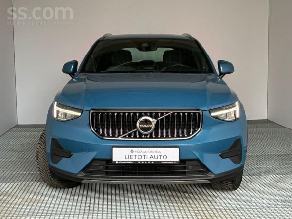 Zils Volvo XC40 2022 Rīga, ar dzinēja tilpumu 1.50 L un nobraukumu 40 tūkst. km par 31490 €, foto 2 vietnē AUTOMOTO.COM.LV