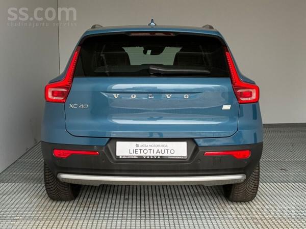 Zils Volvo XC40 2022 Rīga, ar dzinēja tilpumu 1.50 L un nobraukumu 40 tūkst. km par 31490 €, foto 4 vietnē AUTOMOTO.COM.LV