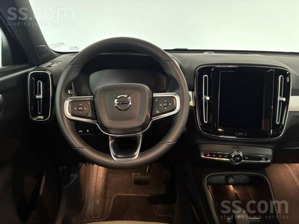Zils Volvo XC40 2022 Rīga, ar dzinēja tilpumu 1.50 L un nobraukumu 40 tūkst. km par 31490 €, foto 10 vietnē AUTOMOTO.COM.LV