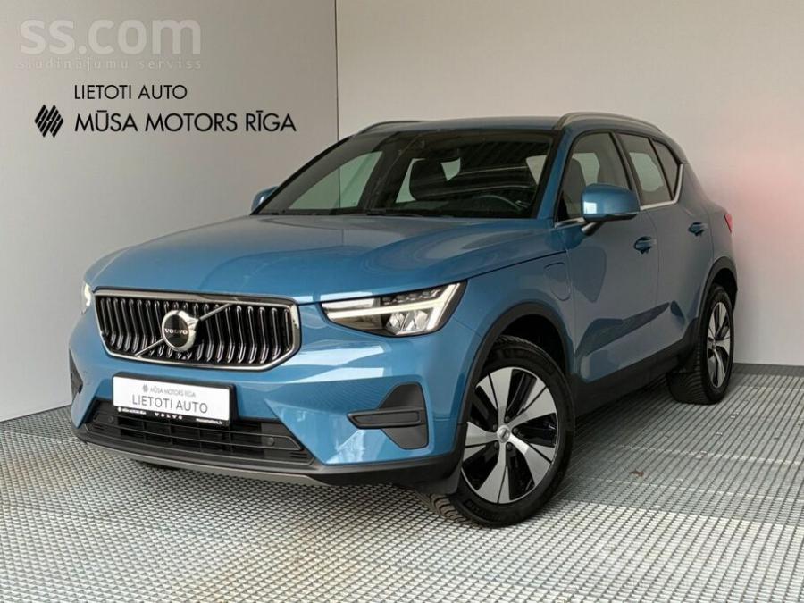 Blue Volvo XC40 2022 in Riga, with an engine capacity of 1.50 L and mileage of 40 thousand km for 31490 €, photo 1 on AUTOMOTO.COM.LV