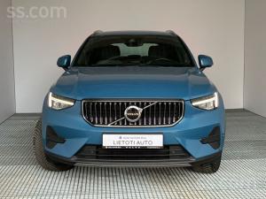 Blue Volvo XC40 2022 in Riga, with an engine capacity of 1.50 L and mileage of 40 thousand km for 31490 €, photo 3 on AUTOMOTO.COM.LV