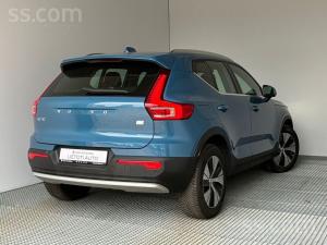 Blue Volvo XC40 2022 in Riga, with an engine capacity of 1.50 L and mileage of 40 thousand km for 31490 €, photo 4 on AUTOMOTO.COM.LV