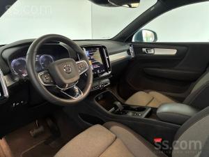 Blue Volvo XC40 2022 in Riga, with an engine capacity of 1.50 L and mileage of 40 thousand km for 31490 €, photo 7 on AUTOMOTO.COM.LV
