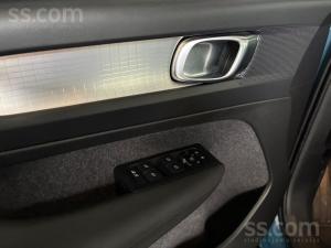 Blue Volvo XC40 2022 in Riga, with an engine capacity of 1.50 L and mileage of 40 thousand km for 31490 €, photo 9 on AUTOMOTO.COM.LV