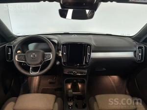 Blue Volvo XC40 2022 in Riga, with an engine capacity of 1.50 L and mileage of 40 thousand km for 31490 €, photo 10 on AUTOMOTO.COM.LV