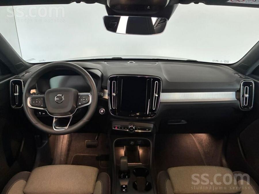 Blue Volvo XC40 2022 in Riga, with an engine capacity of 1.50 L and mileage of 40 thousand km for 31490 €, photo 10 on AUTOMOTO.COM.LV