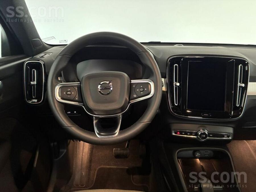 Blue Volvo XC40 2022 in Riga, with an engine capacity of 1.50 L and mileage of 40 thousand km for 31490 €, photo 11 on AUTOMOTO.COM.LV