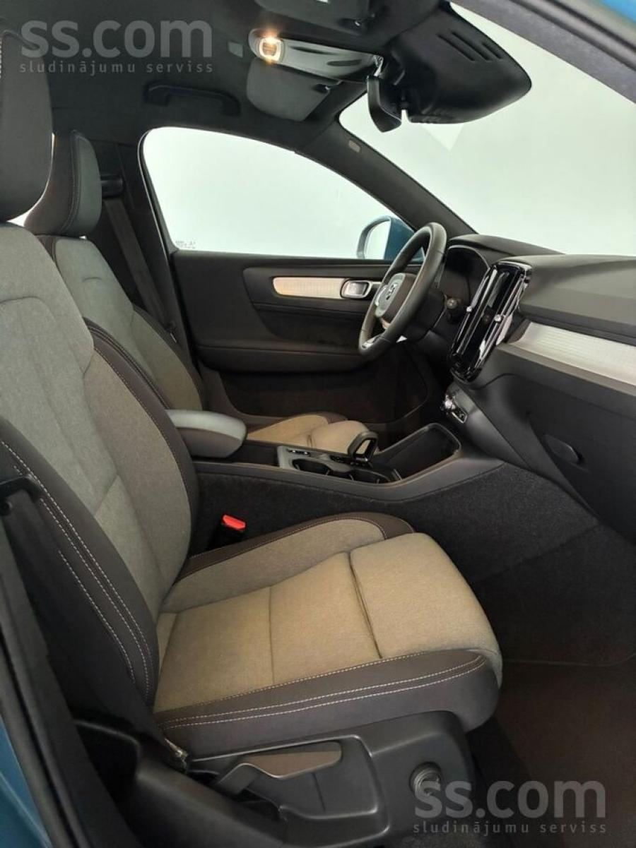 Blue Volvo XC40 2022 in Riga, with an engine capacity of 1.50 L and mileage of 40 thousand km for 31490 €, photo 19 on AUTOMOTO.COM.LV