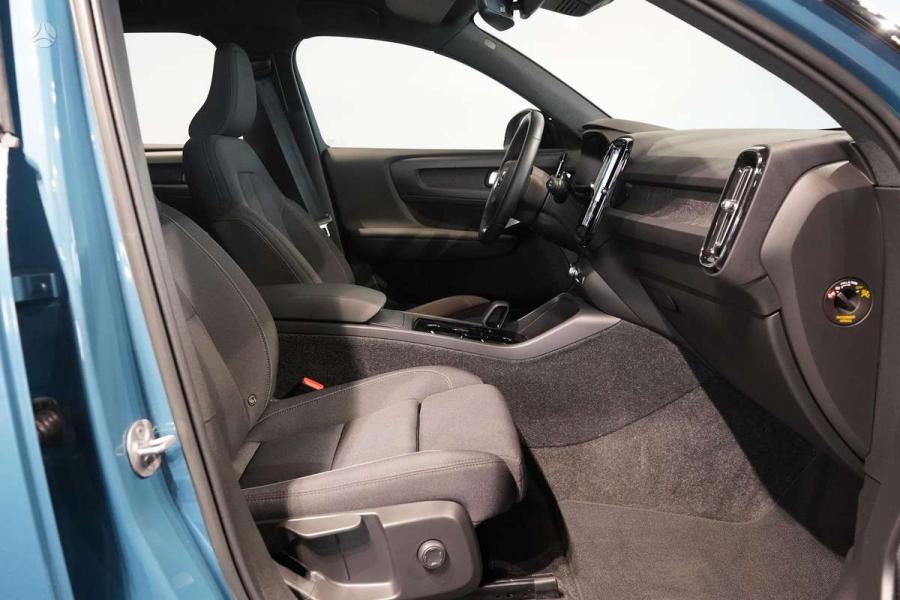 Zils Volvo XC40 2022 Viļņa, ar dzinēja tilpumu 0.00 L un nobraukumu 38 tūkst. km par 30900 €, foto 11 vietnē AUTOMOTO.COM.LV