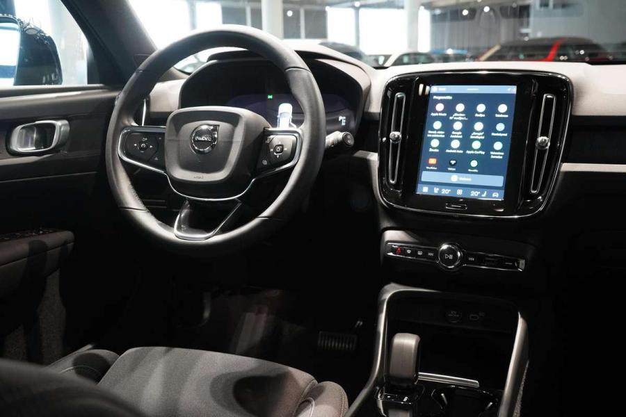Zils Volvo XC40 2022 Viļņa, ar dzinēja tilpumu 0.00 L un nobraukumu 38 tūkst. km par 30900 €, foto 16 vietnē AUTOMOTO.COM.LV