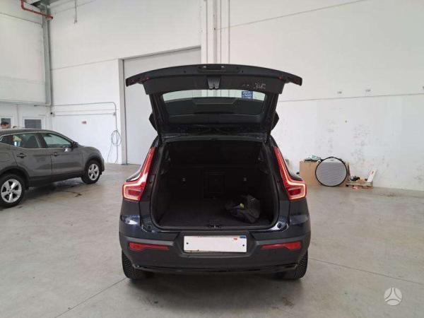 Blue Volvo XC40 2022 in Kaunas, with an engine capacity of 1.97 L and mileage of 53 thousand km for 31600 €, photo 10 on AUTOMOTO.COM.LV