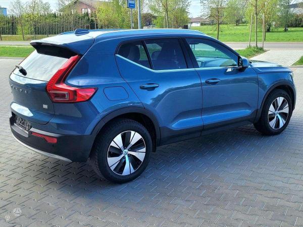 Blue Volvo XC40 2022 in Siauliai, with an engine capacity of 1.48 L and mileage of 101 thousand km for 25750 €, photo 4 on AUTOMOTO.COM.LV