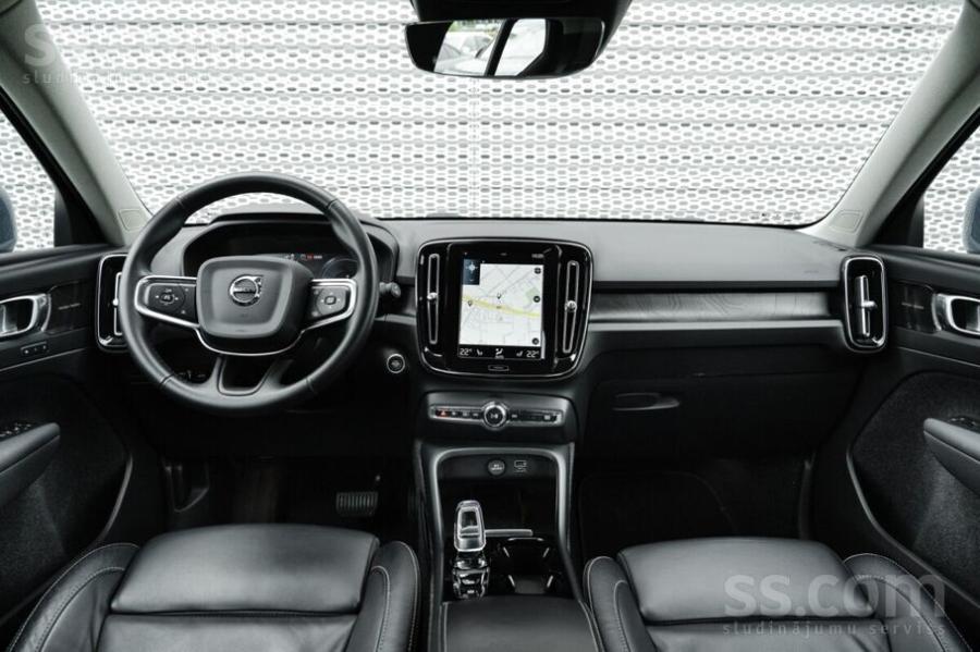 Blue Volvo XC40 2022 in Riga, with an engine capacity of 1.50 L and mileage of 103 thousand km for 26050 €, photo 7 on AUTOMOTO.COM.LV