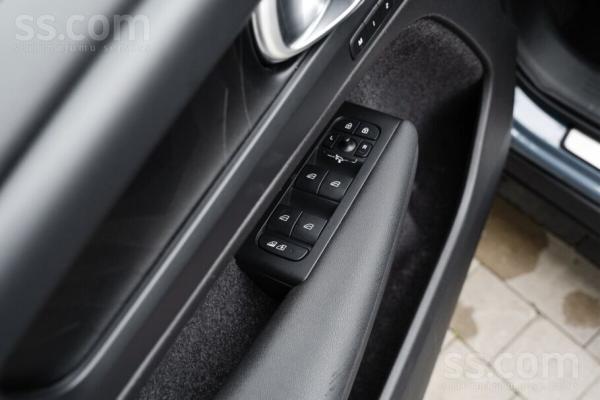 Zils Volvo XC40 2022 Rīga, ar dzinēja tilpumu 1.50 L un nobraukumu 103 tūkst. km par 27200 €, foto 8 vietnē AUTOMOTO.COM.LV