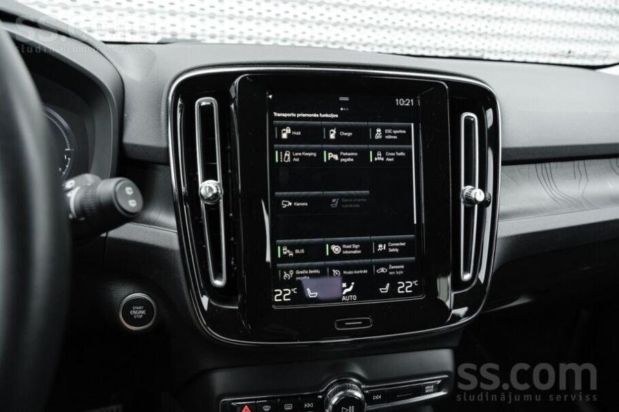 Blue Volvo XC40 2022 in Riga, with an engine capacity of 1.50 L and mileage of 103 thousand km for 26050 €, photo 16 on AUTOMOTO.COM.LV