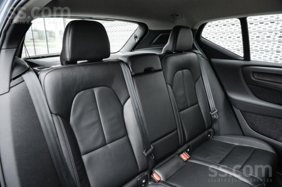Blue Volvo XC40 2022 in Riga, with an engine capacity of 1.50 L and mileage of 103 thousand km for 26050 €, photo 26 on AUTOMOTO.COM.LV