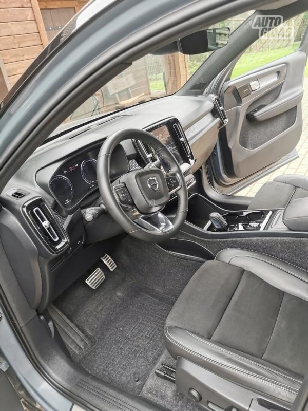 Синий Вольво XC40 2022 в Плунге, объемом двигателя 2.00 л и пробегом 35 тыс. км за 23300 €, фото 9 на AUTOMOTO.COM.LV